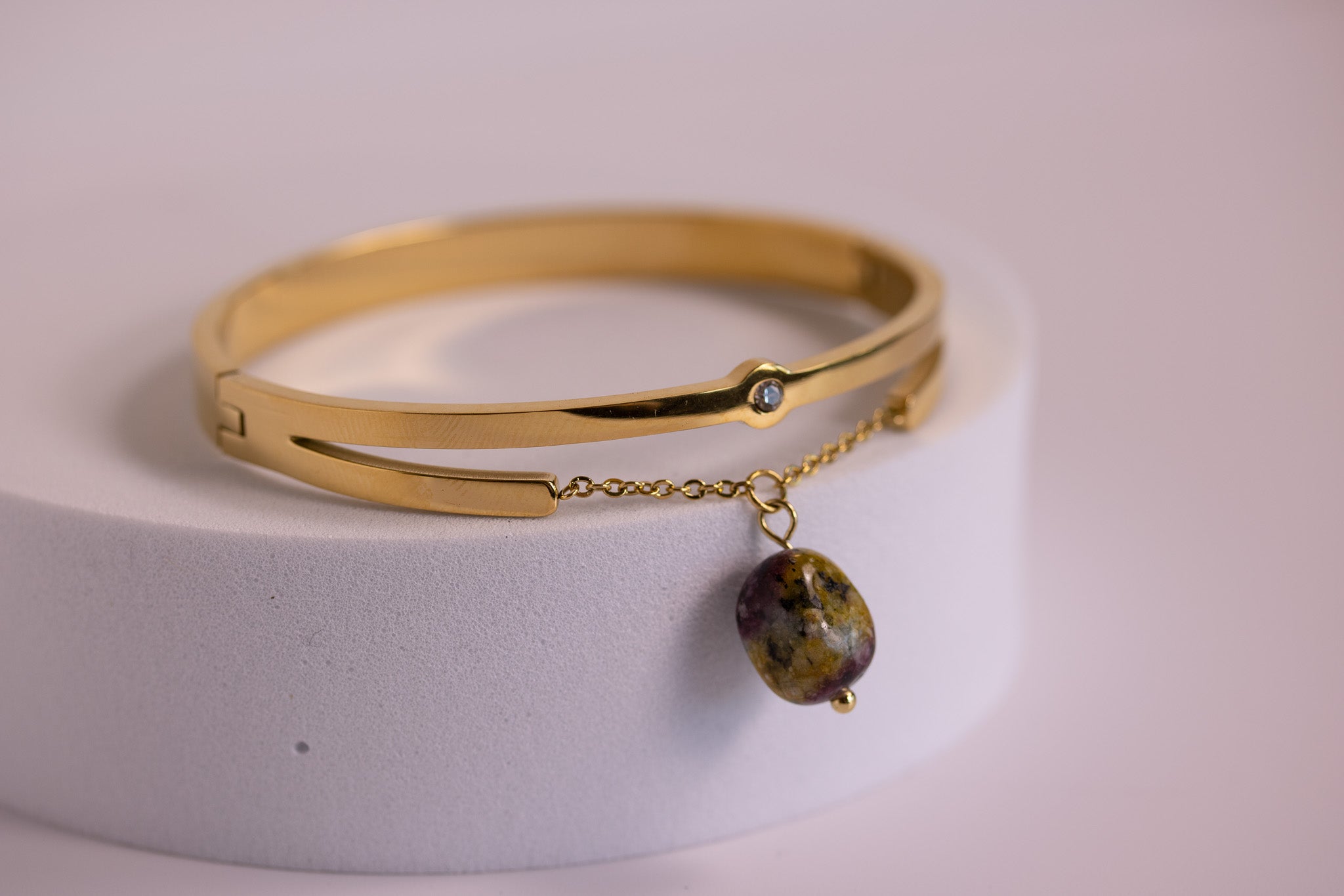 Shoreline Charm Bangle in Green + Blue – Shell + Stone